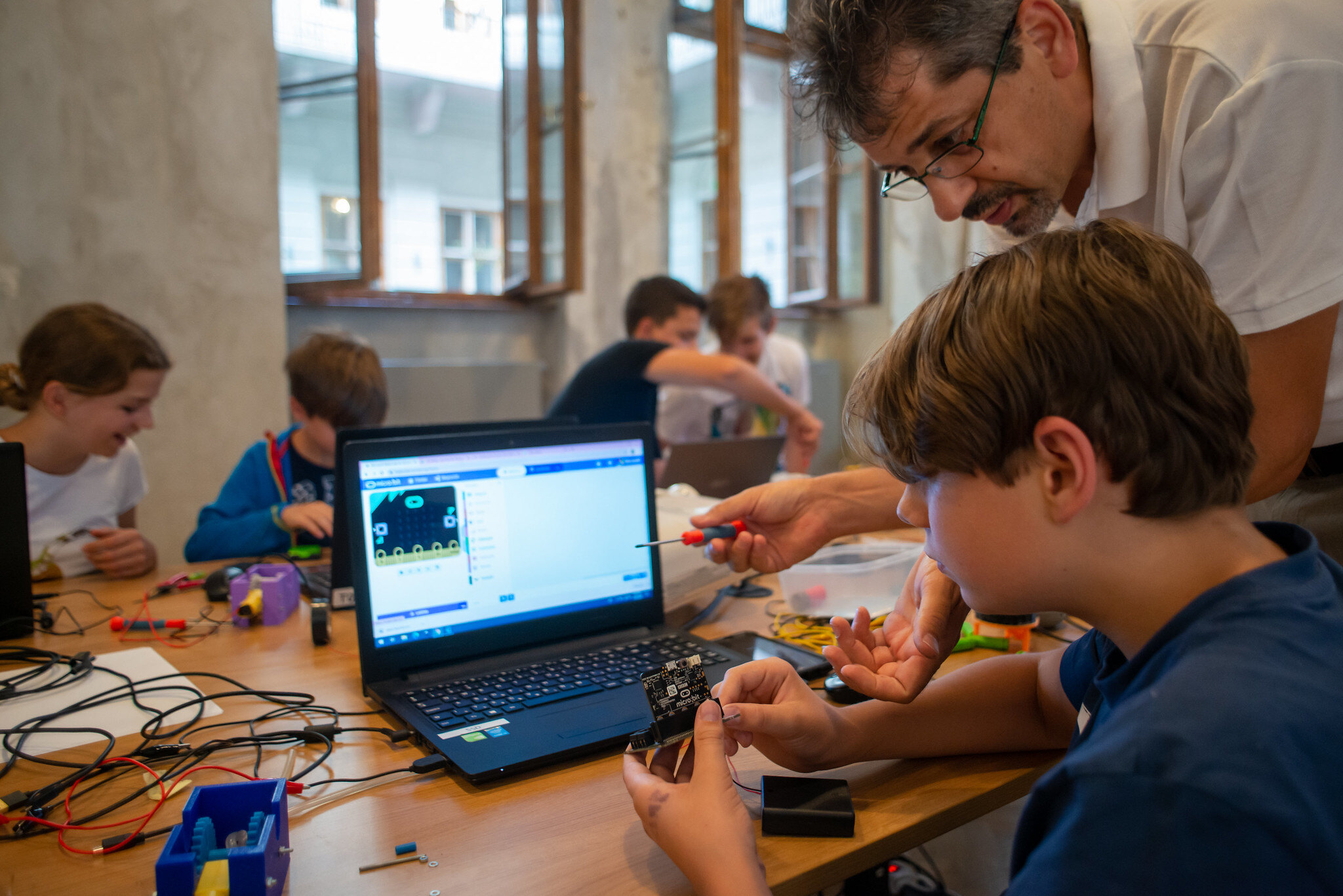 Future of Learning – Join Indonesia’s First Maker’s Red Box Webinar